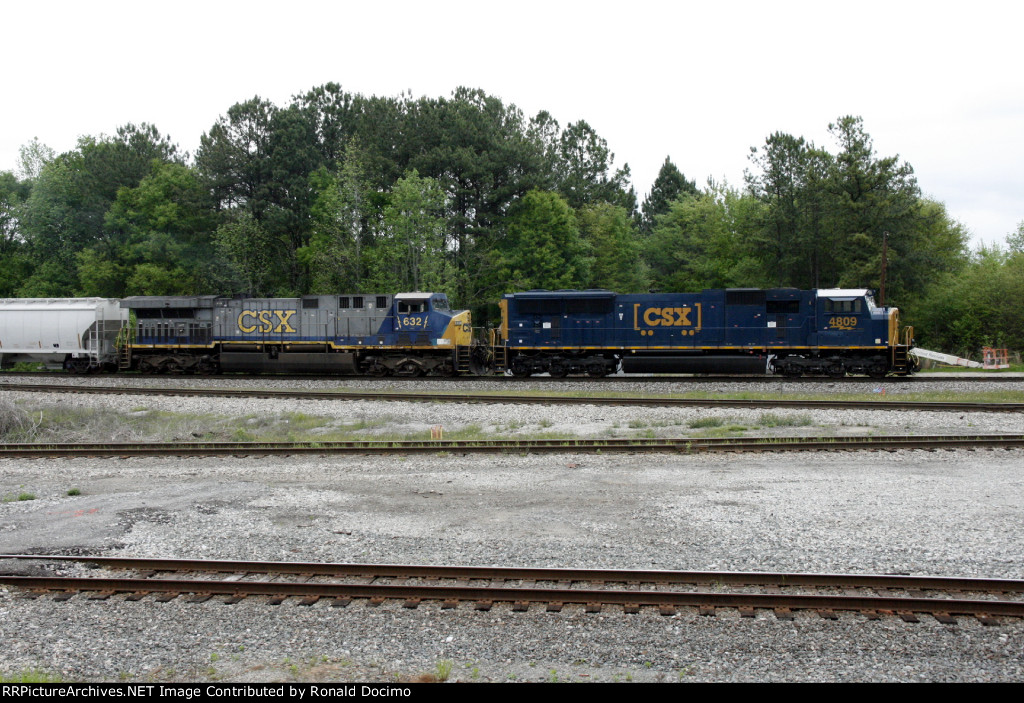 CSX 4809 CSX 632